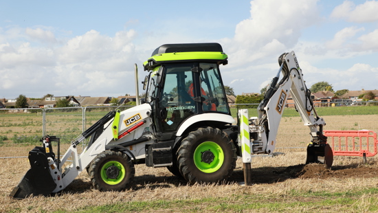 World’s first hydrogen powered digger gets to work as Lower Thames ...